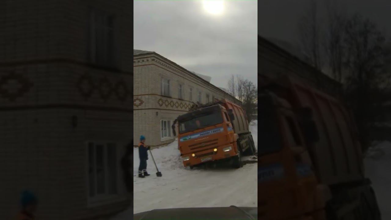 🆘 ЗИЛ-131 против КамАЗа! Застрявшего в снегу! Возьмëт или нет?! ПОЛНОЕ видео смотри ЗДЕСЬ ⬇️