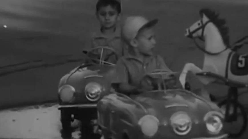 1964 год. Прокат педальных машин. Новосибирск.