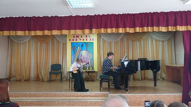 Выступление в музыкальной школе.