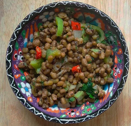 Пророщенный маш с пряностями.