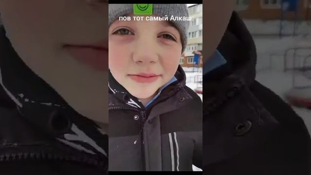 Шок Контент Чел ест чипсы и говорит про снеговика