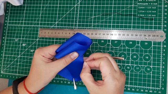 БОЛЬШИЕ БАНТЫ ИЗ РЕПСОВОЙ ЛЕНТЫ ДЛЯ ШКОЛЫ / LARGE TURNIP RIBBON BOWS FOR SCHOOL.mp4