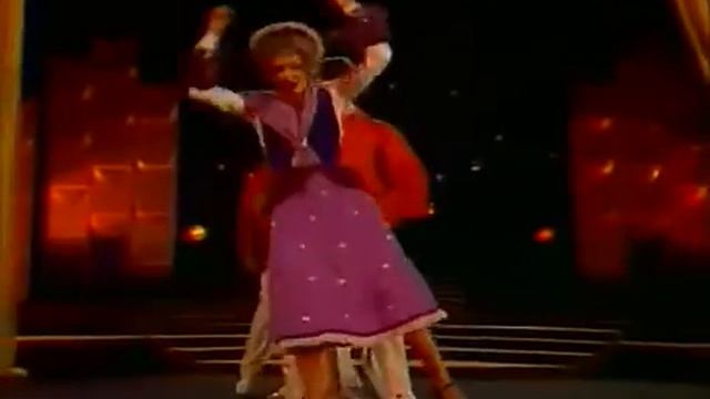 Лилия Амарфий и артисты балета Московского театра оперетты - Песенка Зюки