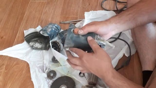 Болгарка перестала работать. Не крутит и не включается шлифмашинка. Ремонт электроинструмента. ушм