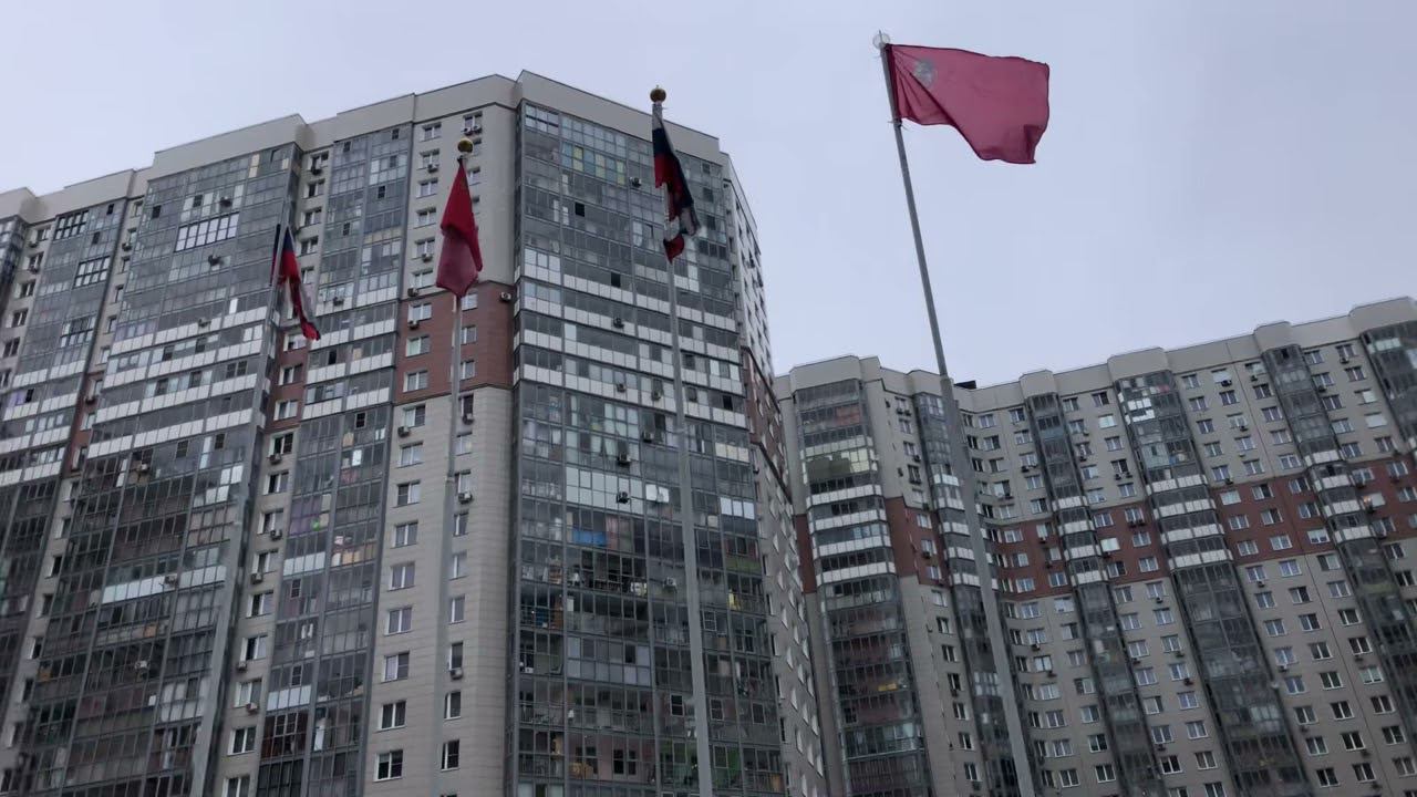 РАЗОРВАННЫЙ ФЛАГ РФ