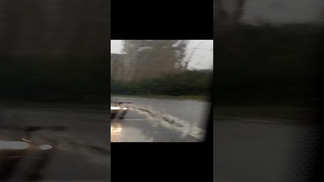 Сильный дождь, а я - в автобусе ?