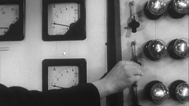 Народная киностудия ДК профтехобразования г. Ленинграда - Тише, идут занятия