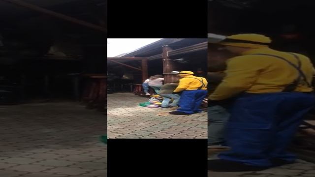 Веселый самый смешной миньен Кевин