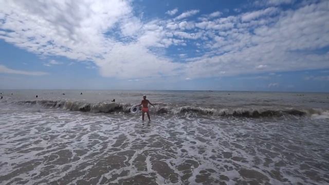 Влог_ Большие волны _ Купаемся.mp4