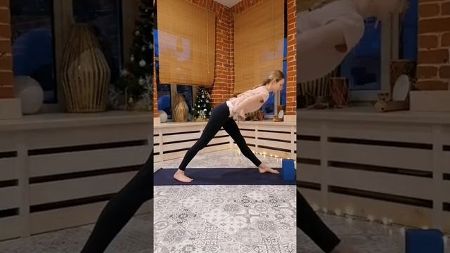 ПАРИВРИТТА ТРИКОНАСАНА