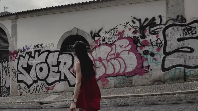 Tram in the rain. Трамвай под дождём.