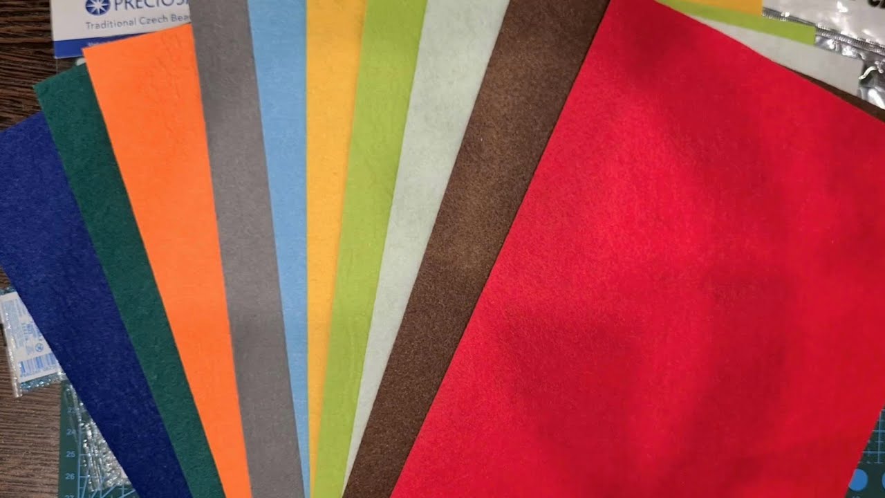 Мелодия бисера и Леонардо🛒 Фетр, замша, японский бисер и чешские бусины.