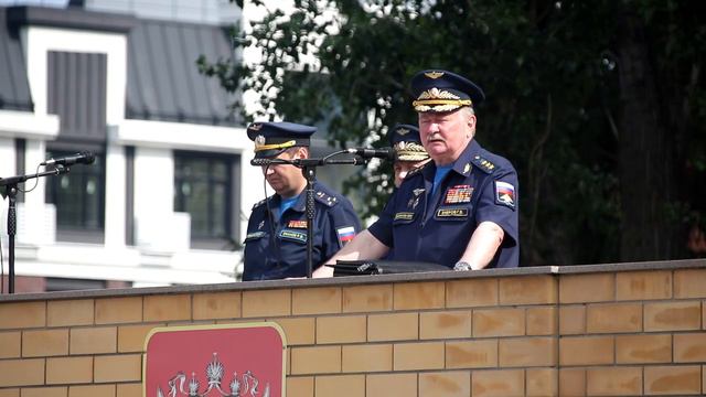 Традиционное построение личного состава кандидатов с начальником академии