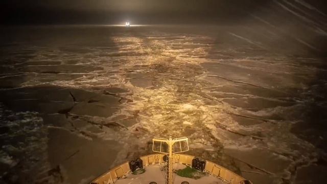 «СЕВМОРПУТЬ» - рейс через льды