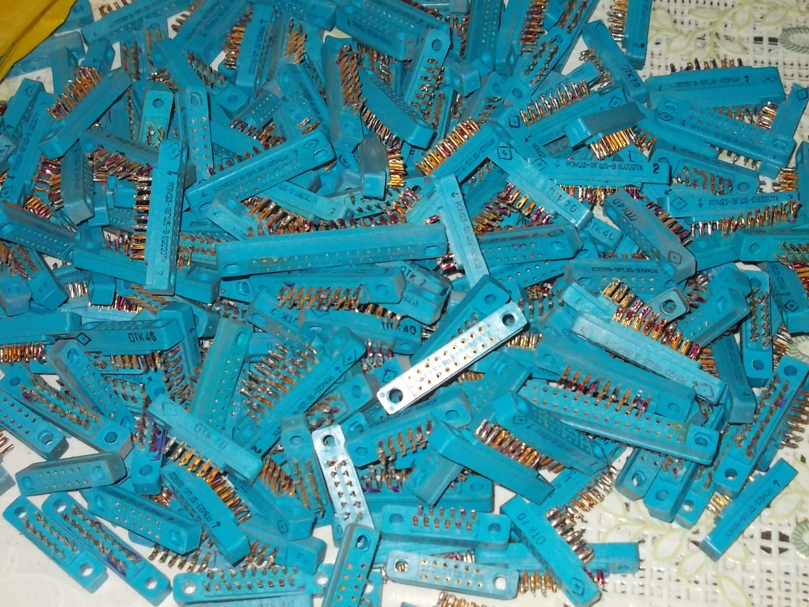 ЗОЛОТО В СОВЕТСКИХ РАЗЪЕМАХ РПМ 23-18. 40 ШТУК ! #аффинаж #гидразин #драгметалл