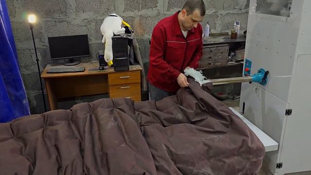 Набивка матраса _ Набивочная машина для шкурки игрушек _ набивка изделия из оксфорда синтепоном.