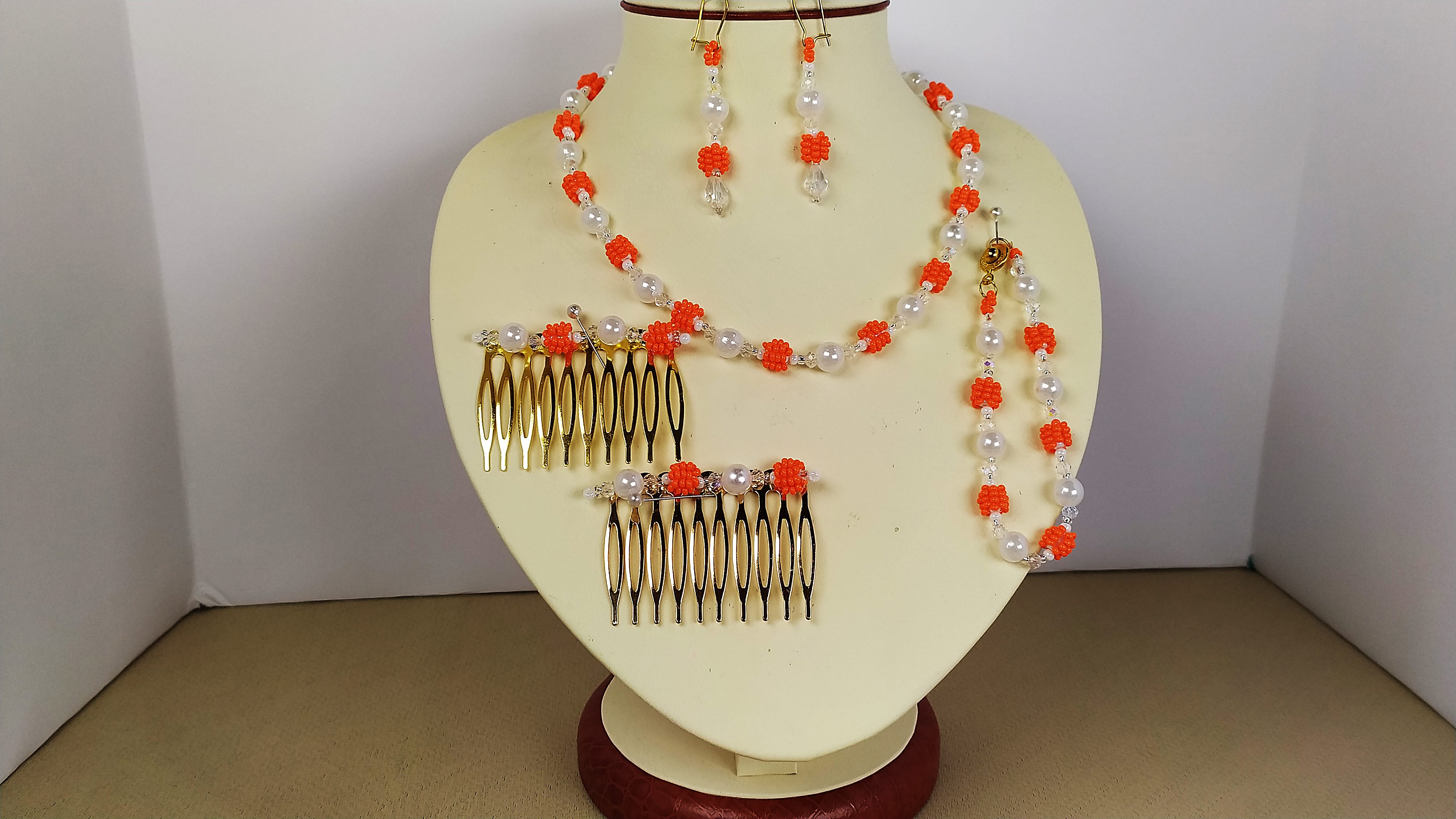 Украшения из бисера. Работы из бисера. 2 часть. Комплект. Ожерелье, браслет, серьги. Мастер класс.