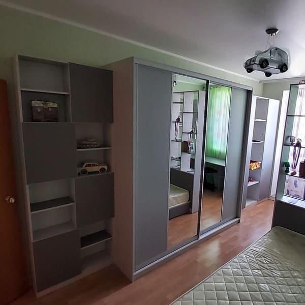 Спальня без ручек из ЛДСП со шкафом-купе, для школьника