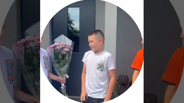 Amelka Karamelka играет со своими друзьями: С Лео, с Андреем, с Максимом.