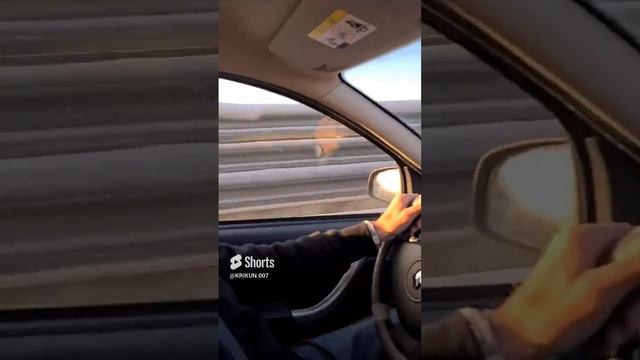 Мчим на встречу.