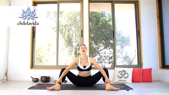 ЖЕНСКАЯ ЙОГА ВО ВРЕМЯ МЕСЯЧНЫХ _ Женские Практики _ ФЛОУ Йога 30 Минут _ Йога chilelavida