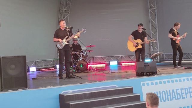 Челябинск. концерт на летней сцене группа Братья Енотовы. Гали-гали. Арт-сквер. 05.08.2023г