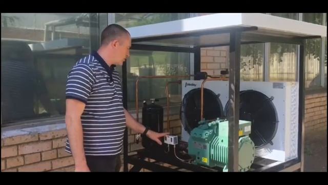 Большая холодильная камера, склад для кондитерских изделий