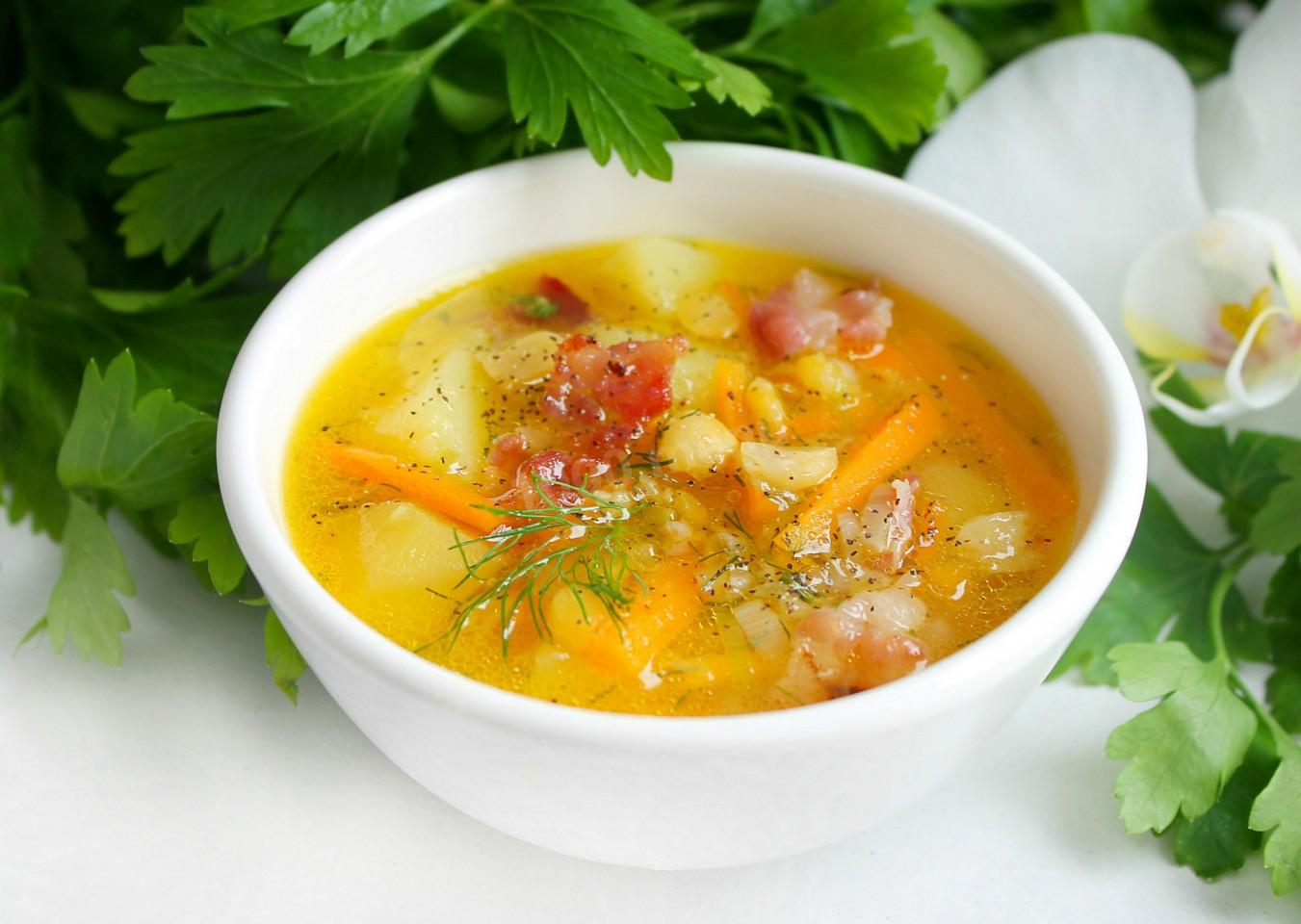 Домашняя еда.  Гороховый суп с беконом и сосисками