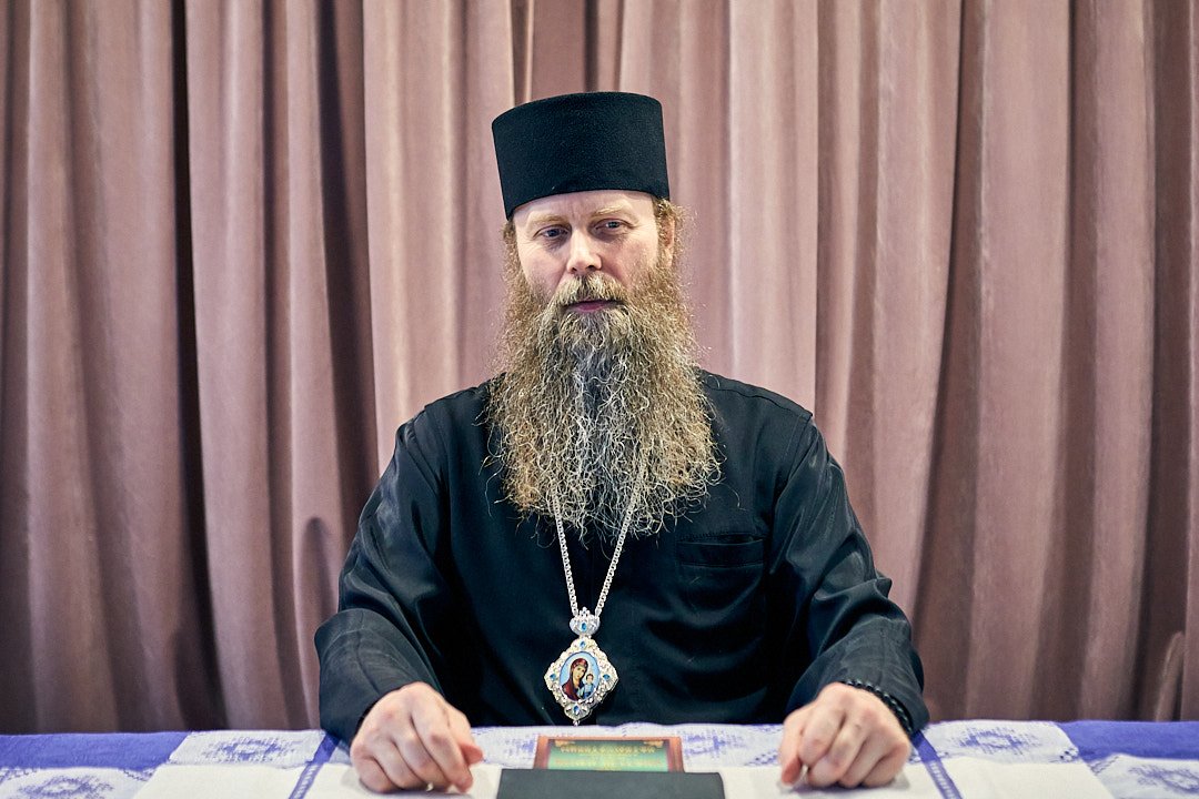 «Пасха Креста и Пасха Воскресения». Беседа епископа Павлово - Посадского Силуана с прихожанами.