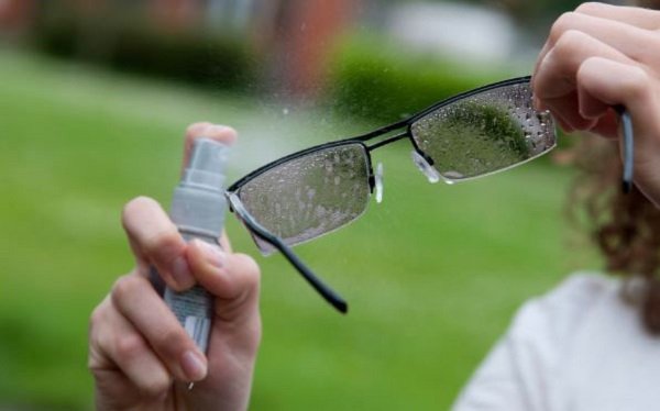 Как ухаживать за очковыми линзами с антибликовым покрытием