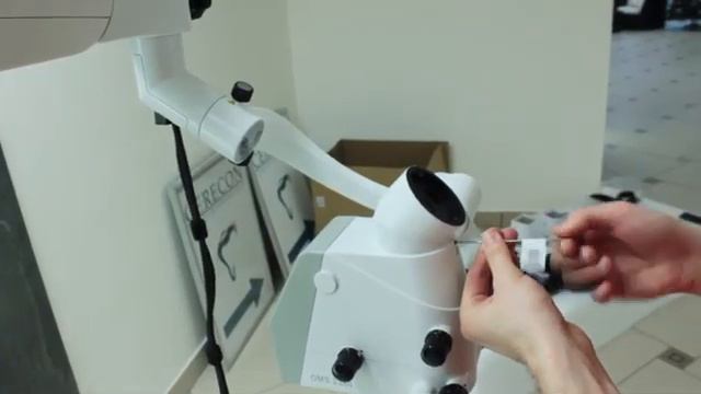 Сборка микроскопа Zumax 2380 в клинике Cerecon (Москва)