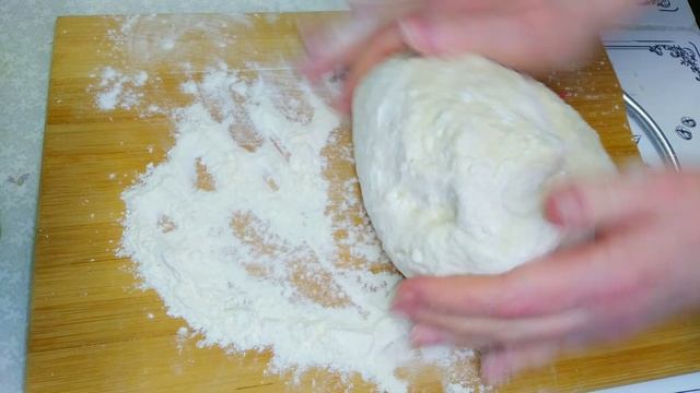 Беру творог и яйцо,готовлю сразу  эту вкуснятину.