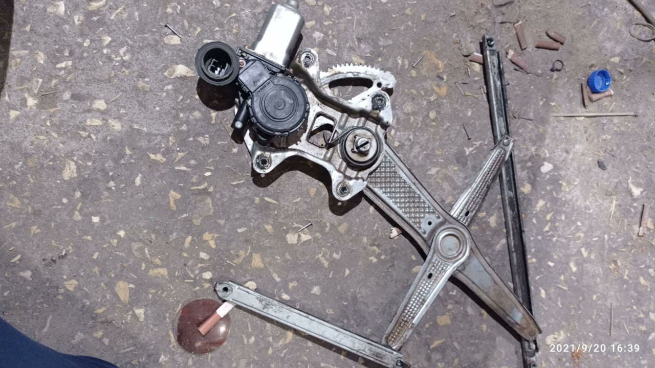 Стеклоподьемник водителя. Автоподъем стекла на функарго