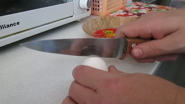 как быстро почистить яйцо