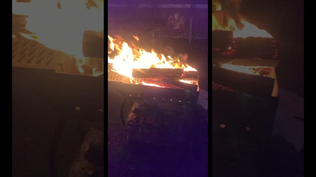 На костре готовим купаты.