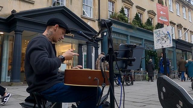 Morf mesmerises crowd with Unique Guitar!