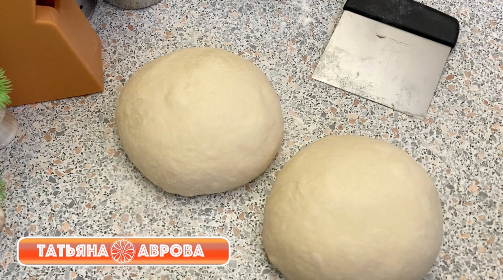 Универсальное базовое тесто на закваске для хлеба, булочек, пирогов, пирожков и прочей выпечки