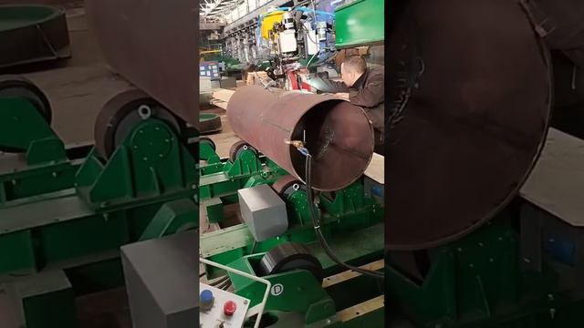 Поставка сварочной колонны для сварки под флюсом обечаек диаметром до 4м