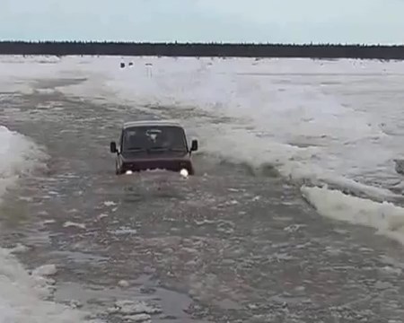 Бездорожье. По зимнику.