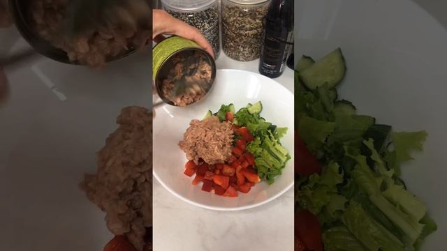 Простой салат с тунцом