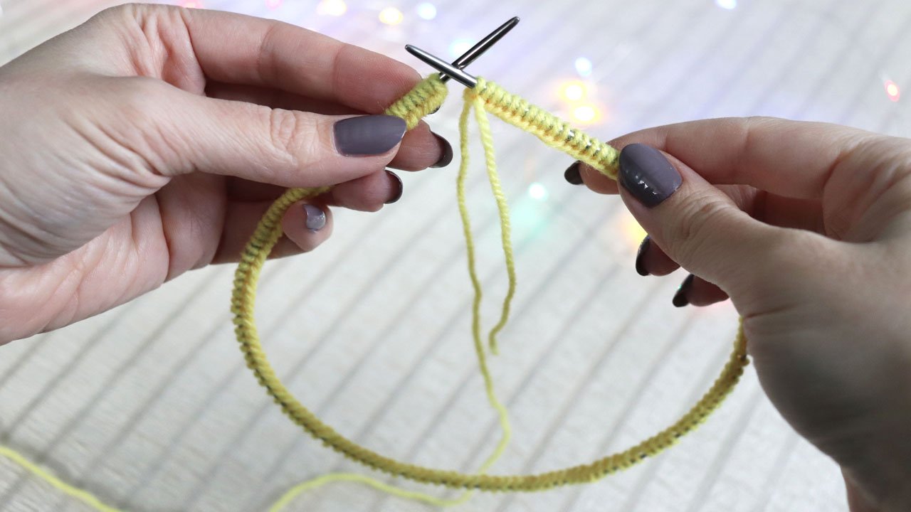 Соединение в круг спицами – четыре способа  Мастер-класс  ВЯЗАТЬ БЕЗ ШВОВ – ПРОСТО.mp4