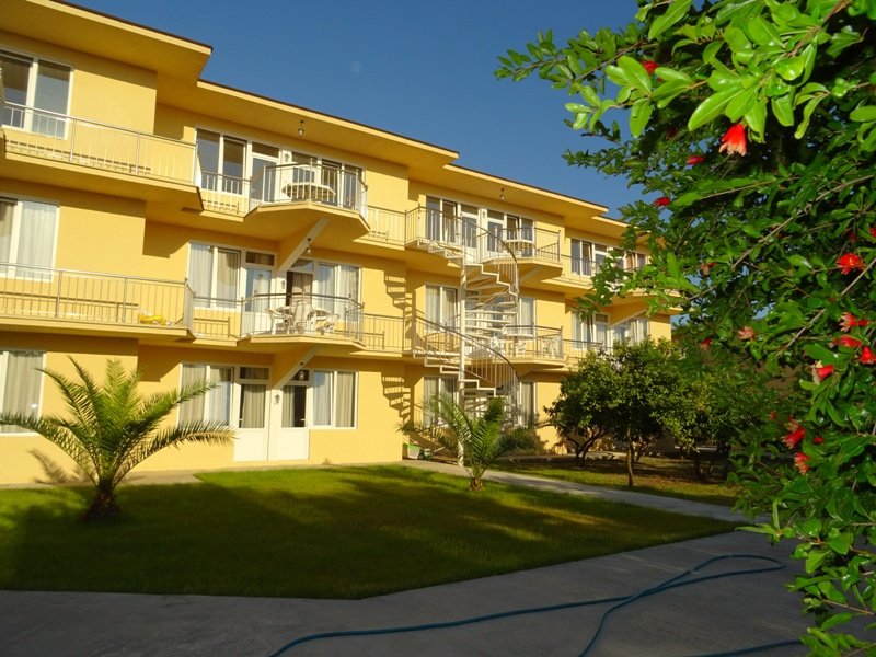 Отдых в Абхазии в Алахадзы около моря. Забронировать номер в отеле в Алахадзы. «ДивА» ОТЕЛЬ