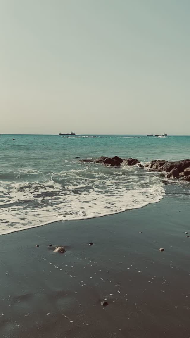 Море, волны и камни