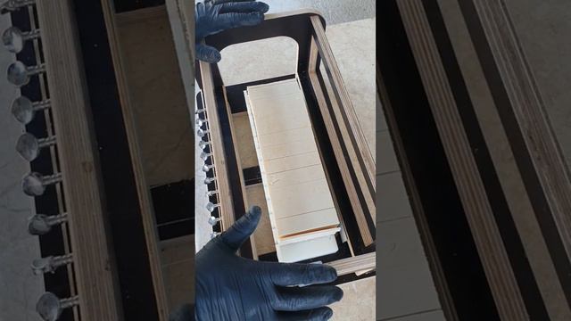 Разрезание  ядровое мыла на готовые кусочки