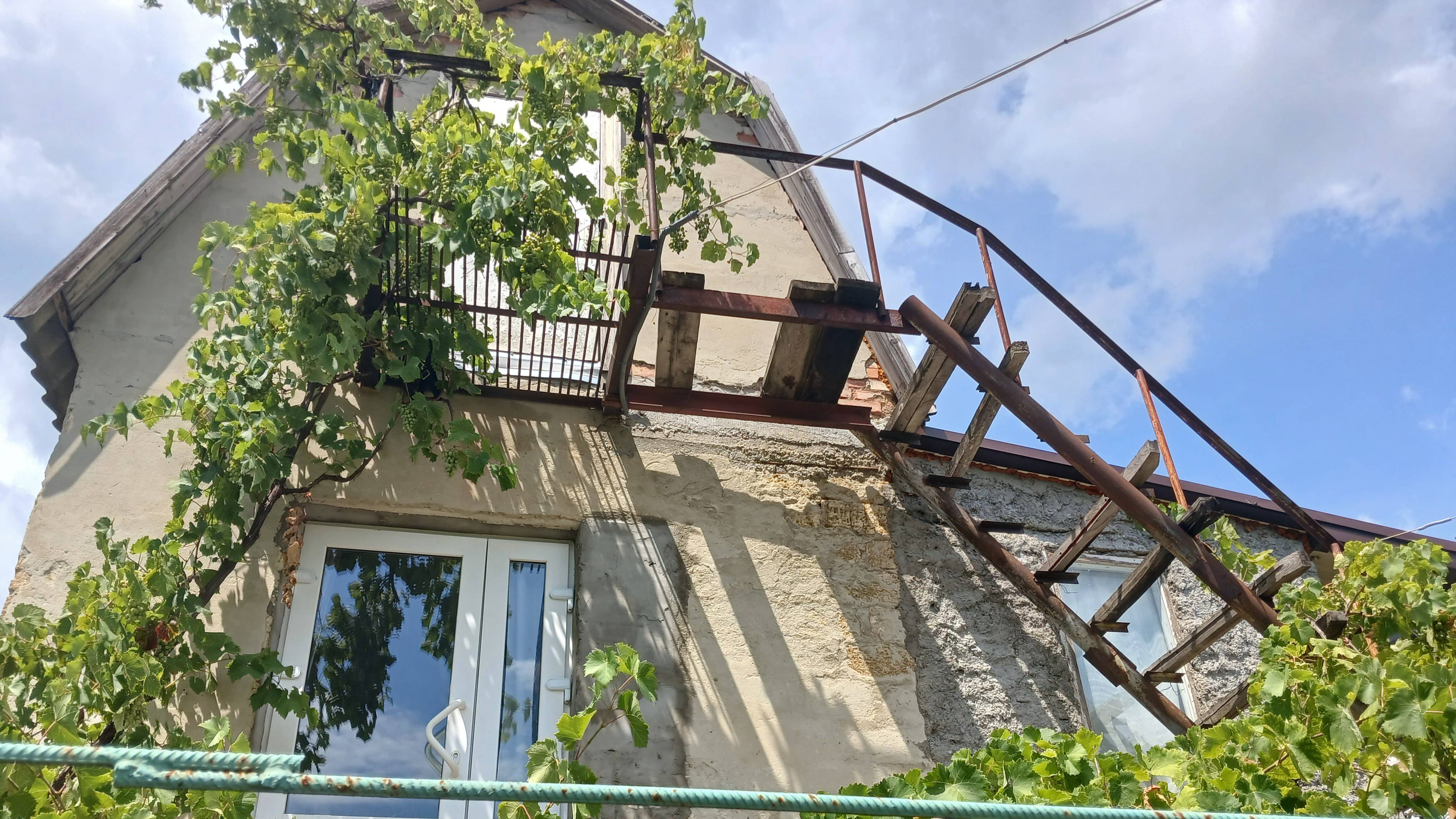 Купить недорого дачу с видом на ЛЕС в Крыму. Село Мраморное.ЦЕНТР. Участок 9.2 сотки, благоустроен.