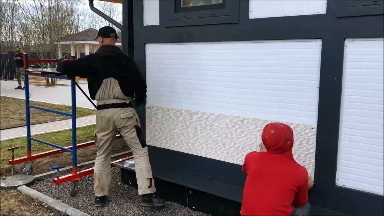 Монтажные работы по отделке фасада фиброцементными панелями Kmew, КП "Пять холмов"