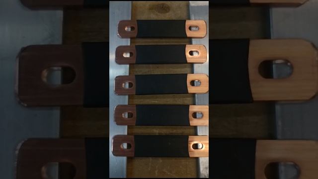 RC19 MP-4.30-143 Медная перемычка  с термоусаживаемой изоляцией, сечение 4х30мм, длина 143 мм, отвер