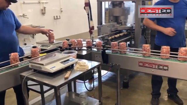 Наполнитель мяса В2 ФНА для дозировки и наполнения мясом стеклянных банок.mp4