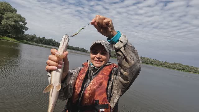 Щука на спиннинг. Дикий водоём. Беляевские карьеры.