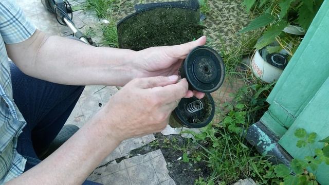 Как поменять леску в катушке триммера